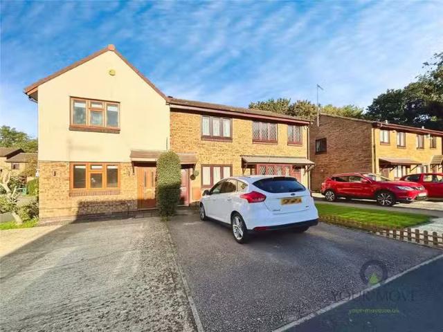 For Rent! 1 BA 2 bedroom Mid Terrace House to rent, Hunters Oa.