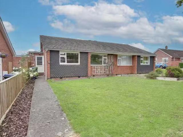 Cozy 1 BA 2 bedroom semi detached bungalow for rent in Charnwo.