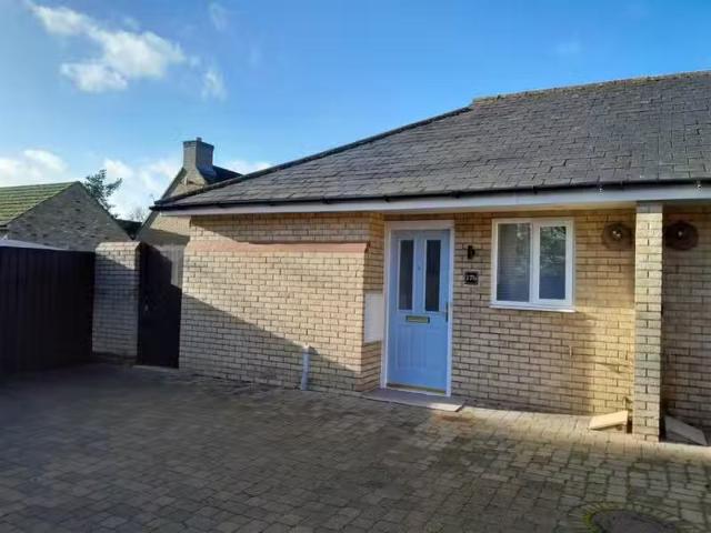 Cheap 1 BA 2 bedroom semi detached bungalow for rent in High S.