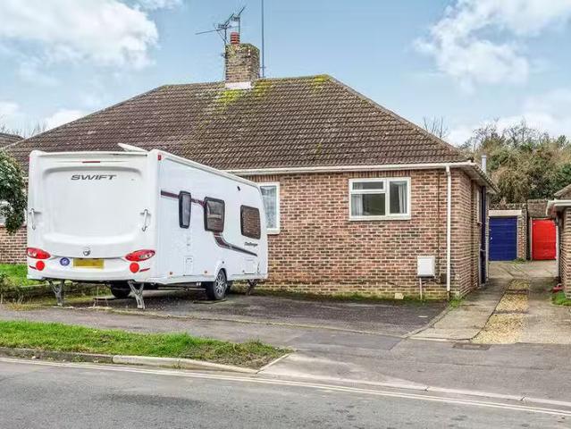 Just in! 1 BA 2 bedroom Semi Detached Bungalow to rent, Brookl.
