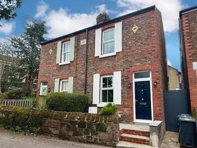 Just in! 1 BA 2 bedroom semi detached house for rent in Mill S.
