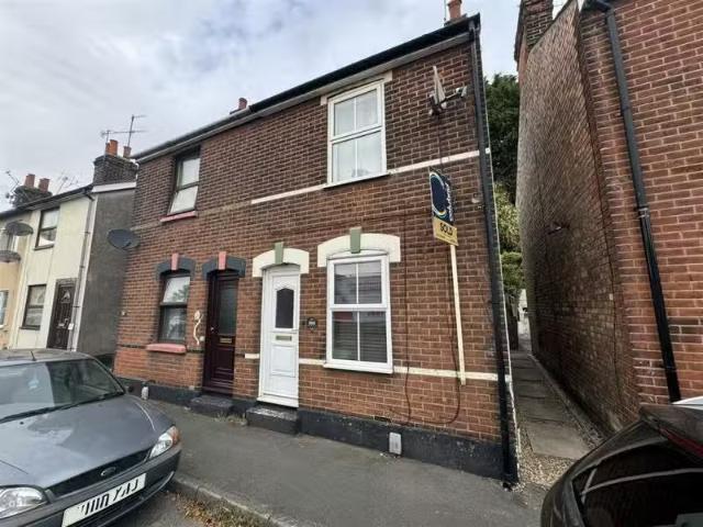 For Rent! 1 BA 2 bedroom semi detached house for rent in Green.