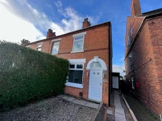 Cheap 1 BA 2 bedroom semi detached house for rent in Gresley W.