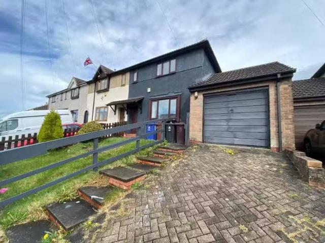 Rental! 1 BA 2 bedroom semi detached house for rent in Heather.