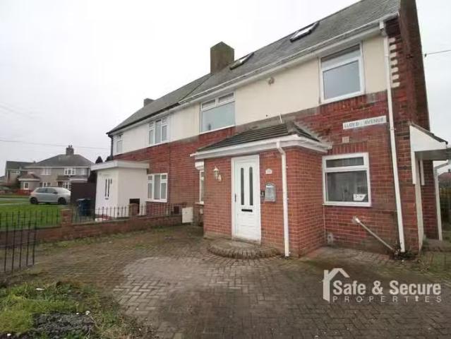 Cozy 1 BA 2 bedroom semi detached house for rent in Lloyd Aven.