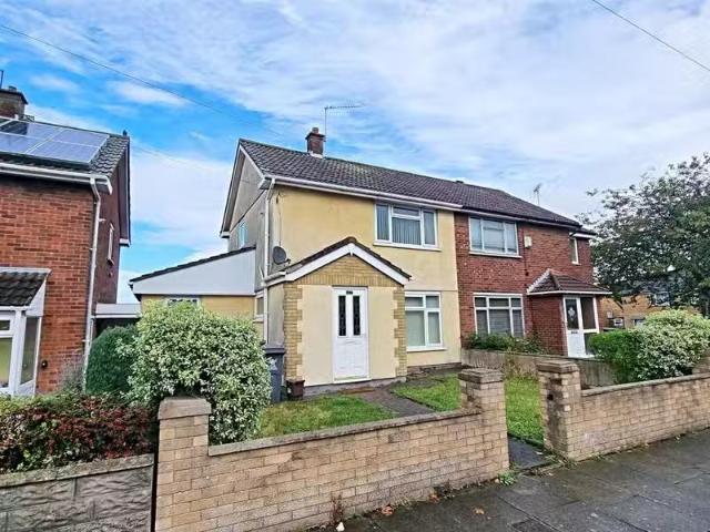 Just in! 1 BA 2 bedroom semi detached house for rent in Pentre.
