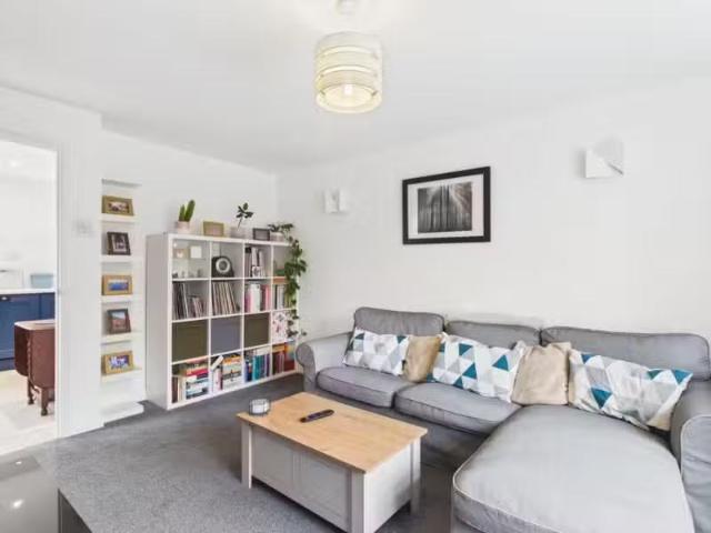 Cheap 1 BA 2 bedroom semi detached house for rent in Tenbury C.