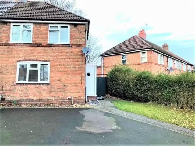 Cheap 1 BA 2 bedroom semi detached house for rent in Tibland R.