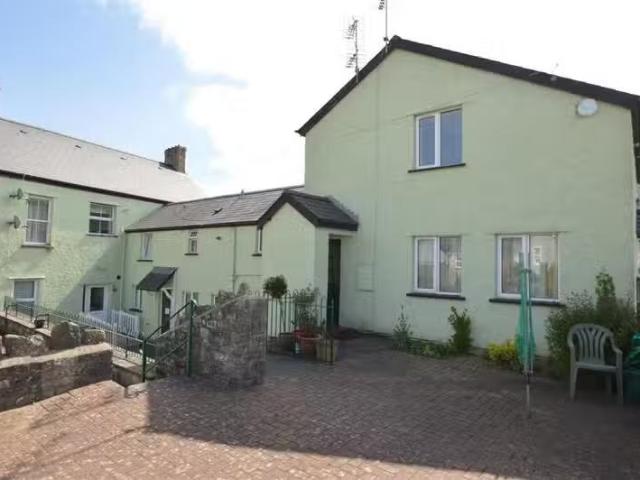New 1 BA 2 bedroom semi detached house for rent in 5 Eastgate.