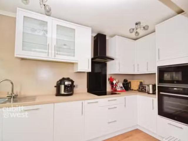 Unique 1 BA 3 bedroom terraced house for rent in Barmouth Road.