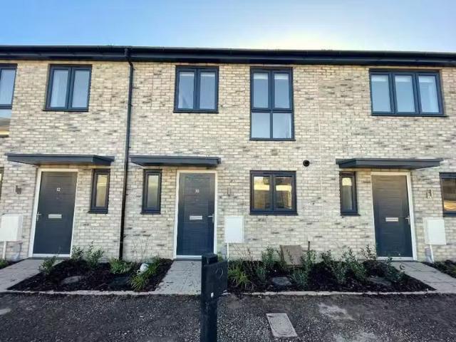 Unique 1 BA 3 bedroom terraced house for rent in Bennett Close.
