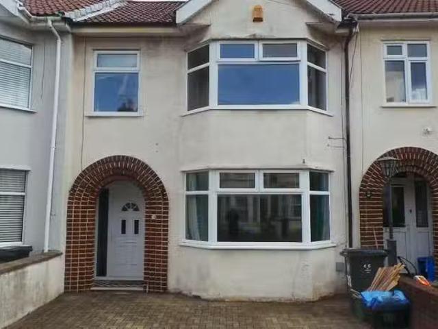 Cheap 1 BA 3 bedroom terraced house for rent in Conway Road, B.