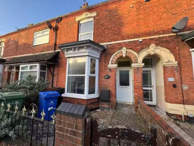 Rental! 1 BA 3 bedroom terraced house for rent in Farebrother.