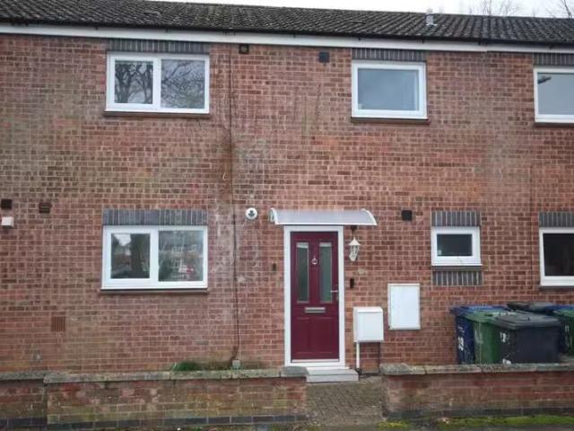 Unique 1 BA 3 bedroom terraced house for rent in Golding Road.