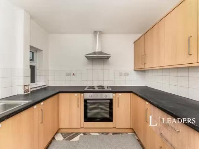 Just in! 1 BA 3 bedroom terraced house for rent in Hainton Ave.