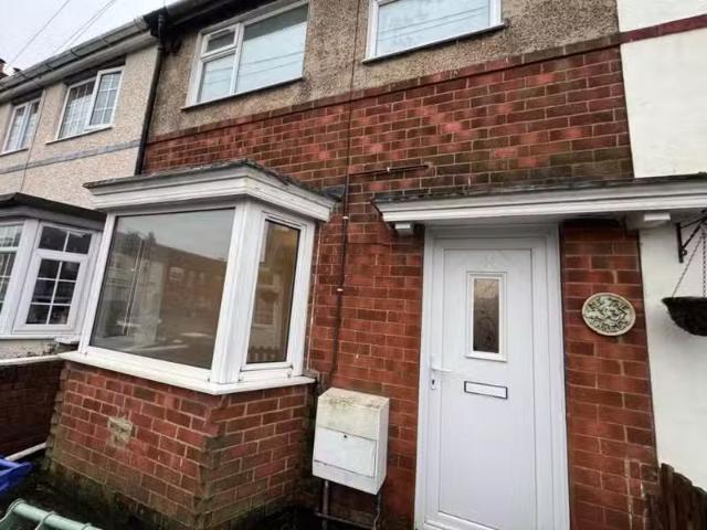 Nice 1 BA 3 bedroom terraced house for rent in Lister Street.