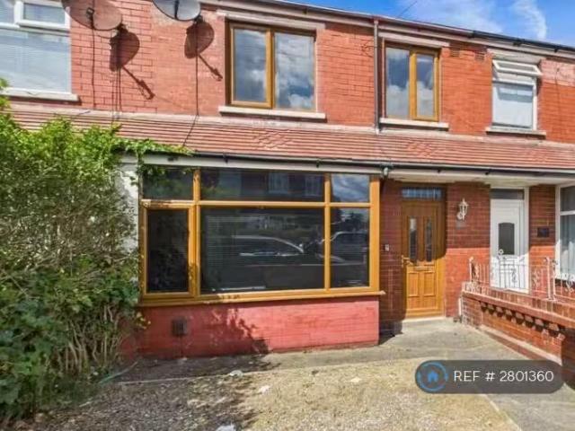 Just in! 1 BA 3 bedroom terraced house for rent in Marsden Roa.