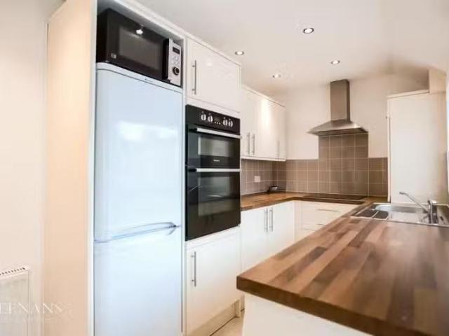 For Rent! 1 BA 3 bedroom terraced house for rent in Newton Str.