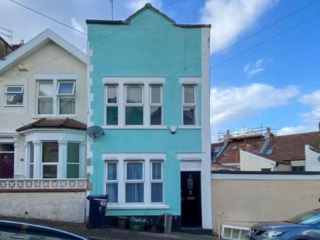 Rental! 1 BA 3 bedroom terraced house for rent in Osborne Road.