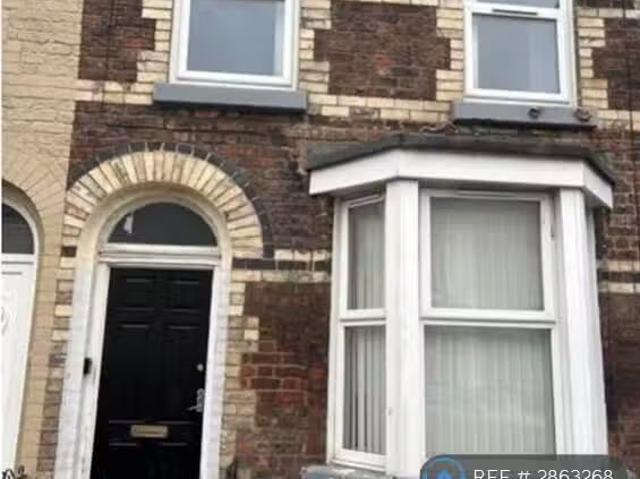 Cozy 1 BA 3 bedroom terraced house for rent in Parkinson Road.