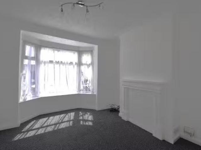 Nice 1 BA 3 bedroom terraced house for rent in Rosmead Street.