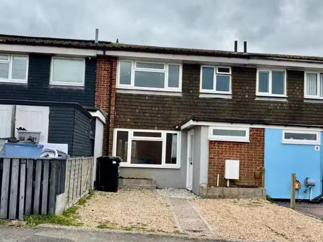 Rental! 1 BA 3 bedroom terraced house for rent in Spring Lodge.