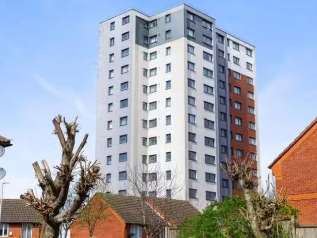 Nice 1 BA 3 bedroom apartment for rent in Dean House, L22