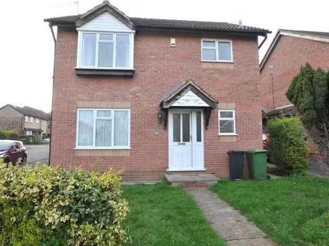 Cheap 1 BA 3 bedroom Detached House to rent, Moor Croft Drive.