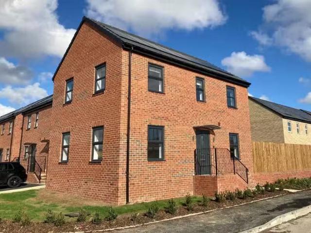 Unique 1 BA 3 bedroom detached house for rent in Wansford Grov.