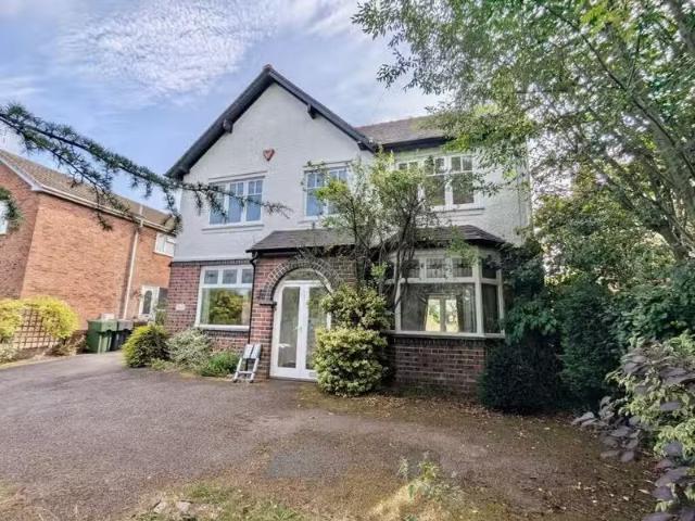 Nice 1 BA 3 bedroom detached house for rent in Birmingham Road.