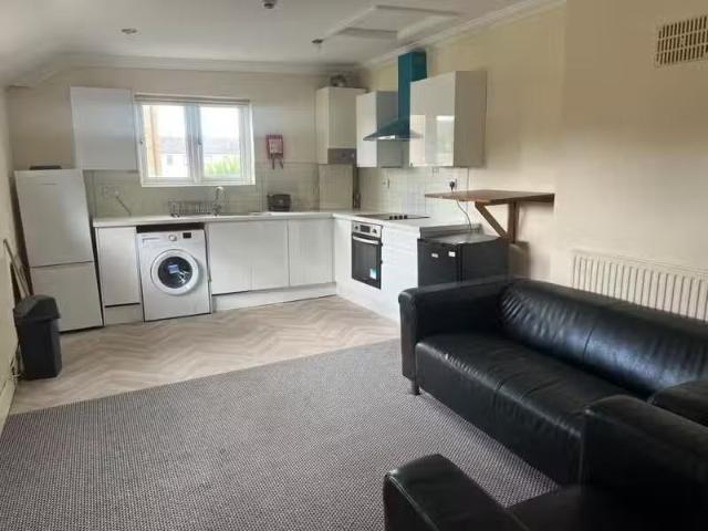 Cheap 1 BA 3 bedroom detached house for rent in Richmond Road.