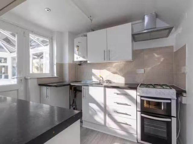 Charming 1 BA 3 bedroom end of terrace house for rent in Chelt.