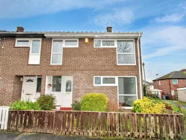 Unique 1 BA 3 bedroom end of terrace house for rent in Edge Co.