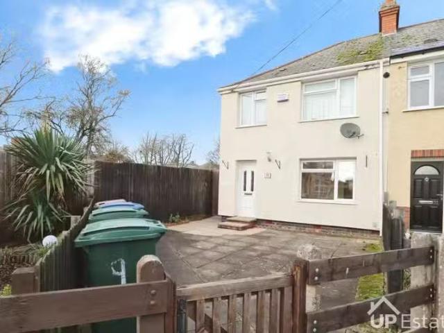 Rental! 1 BA 3 bedroom end of terrace house for rent in Grapes.