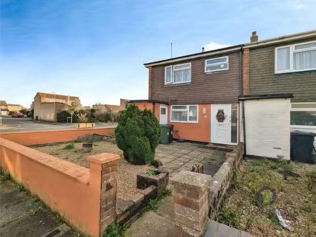 Rental! 1 BA 3 bedroom End Terrace House to rent, Vernon Close.