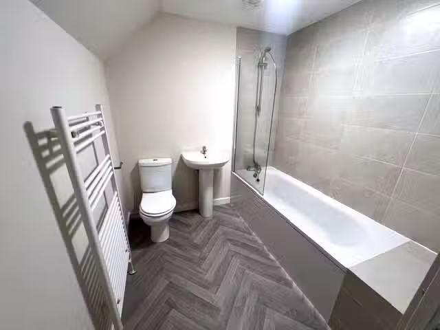Cheap 1 BA 3 bedroom flat for rent in Montgomery Street, The V.