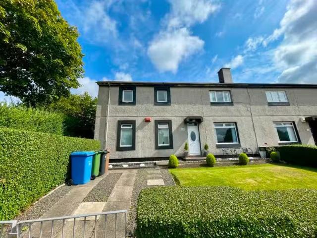 Unique 1 BA 3 bedroom flat for rent in Northgate Road, Glasgow.