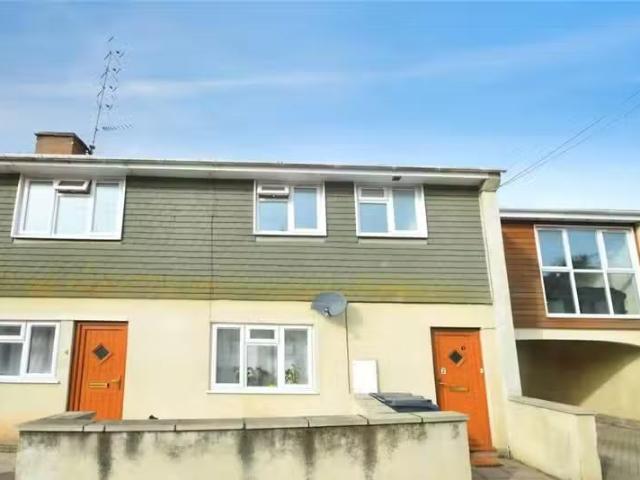 Charming 1 BA 3 bedroom flat for rent in Ottery Street, Ottert.