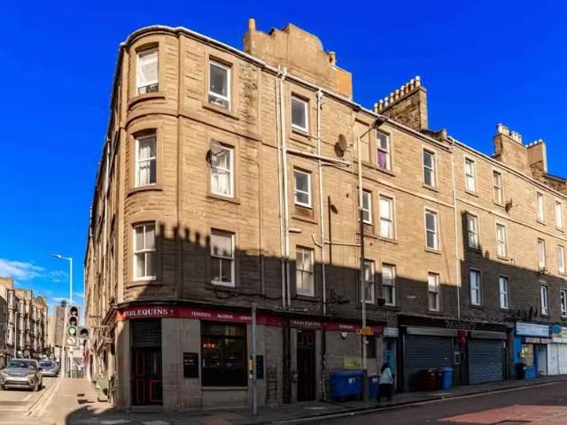Cozy 1 BA 3 bedroom flat for rent in Arbroath Road, Dundee, DD4