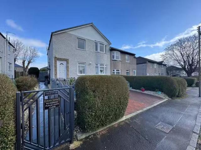 New 1 BA 3 bedroom flat for rent in Ashcroft Drive, Croftfoot.