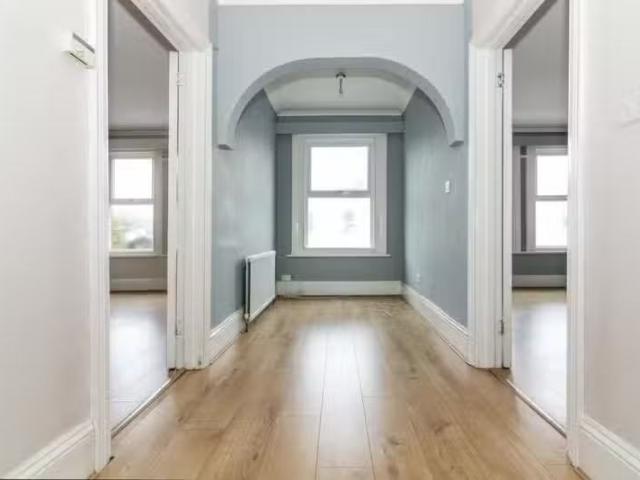 Charming 1 BA 3 bedroom flat for rent in Graham Road, Worthing.