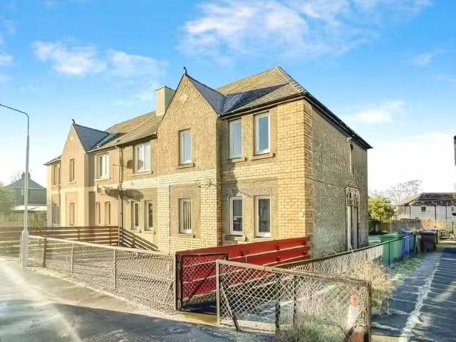 New 1 BA 3 bedroom Flat to rent, Halkett Crescent, Dunfermline.