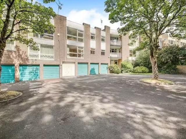 Cheap 1 BA 3 bedroom Flat to rent, Jesmond Park Court, Newcast.