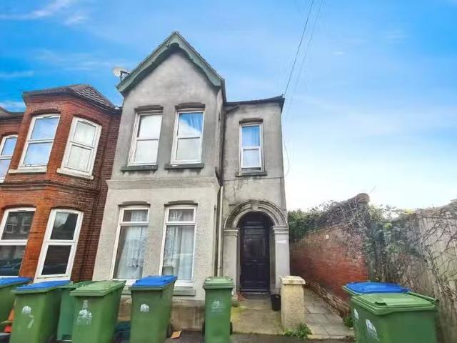 Charming 1 BA 3 bedroom Flat to rent, Rigby Road, Southampton.