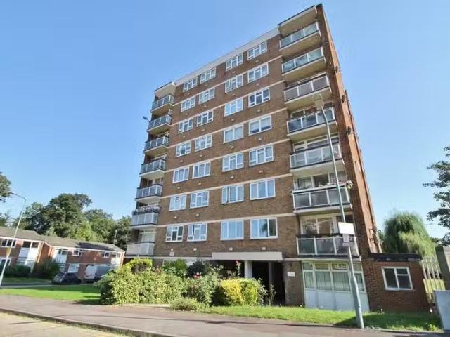Charming 1 BA 3 bedroom ground floor flat for rent in Gardner.