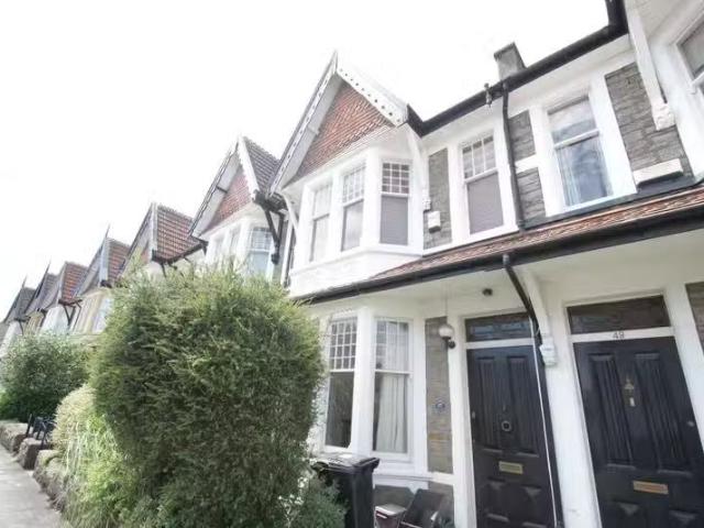 Cheap 1 BA 3 bedroom house for rent in Dongola Road, Bishopsto.