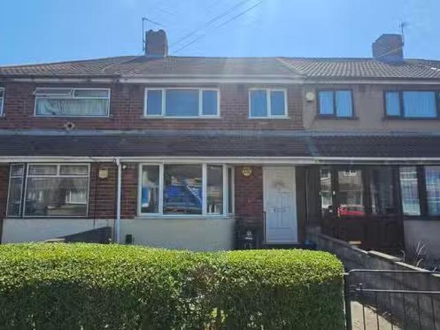 Cozy 1 BA 3 bedroom house for rent in Leinster Avenue, Knowle.