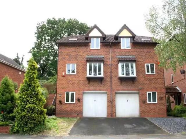 Cheap 1 BA 3 bedroom house for rent in Millrace Road, Redditch.