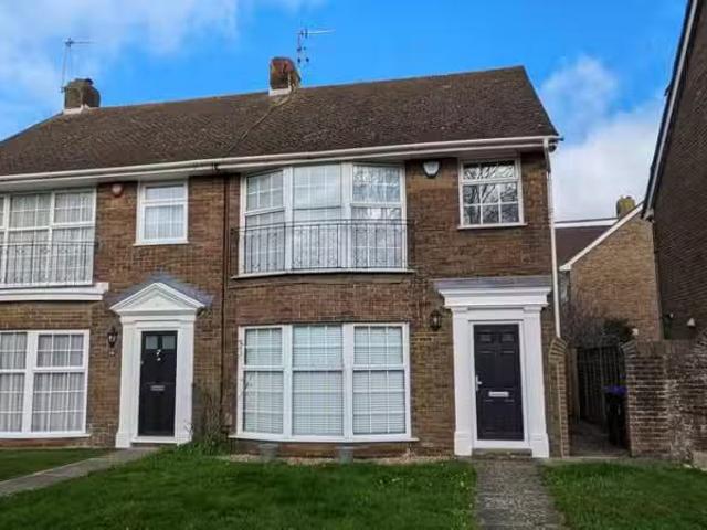 Cheap 1 BA 3 bedroom house for rent in Rectory Road, Shoreham.