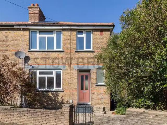 For Rent! 1 BA 3 bedroom house for rent in Rodney Place, Londo.